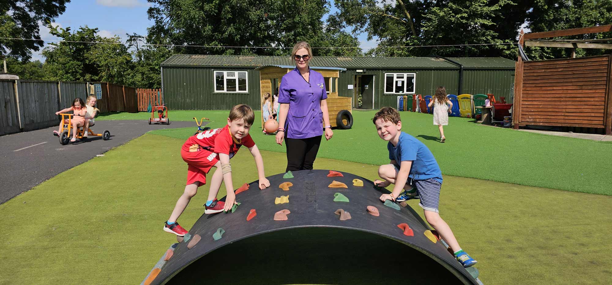 Contact Us - Busy Fingers Creche Naas Newbridge Kildare Kilcullen Mary ...